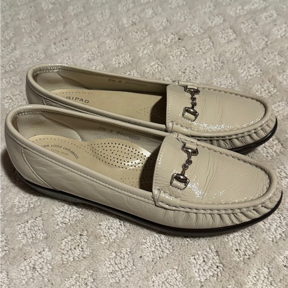 SAS | Shoes | Sas Metro Tan Taupe Leather Flats With Buckle Like Nee 7 ...